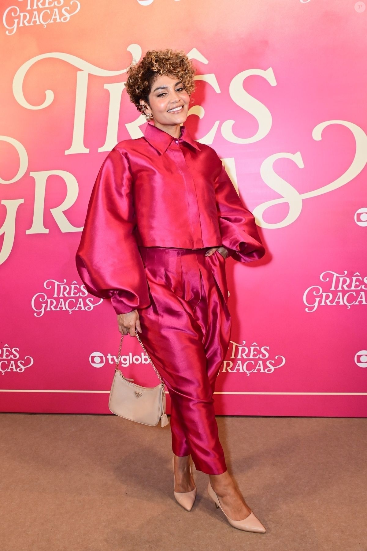 Foto: A atriz Barbara Reis tem 1,75m de altura - Purepeople