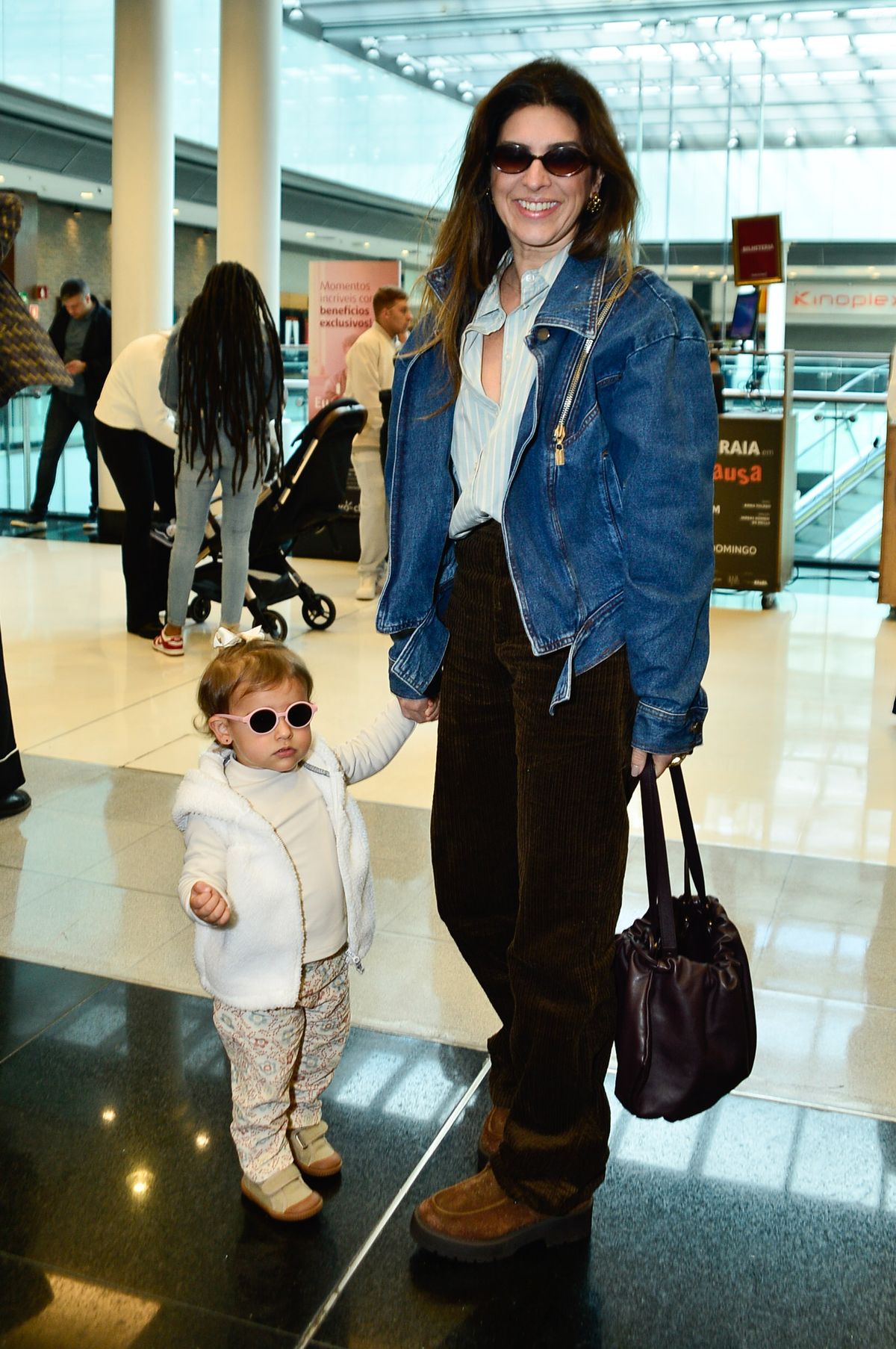 Foto: Filha de Fernanda Paes Leme, Pilar esbanja estilo e rouba cena na pré-estreia vip do ...