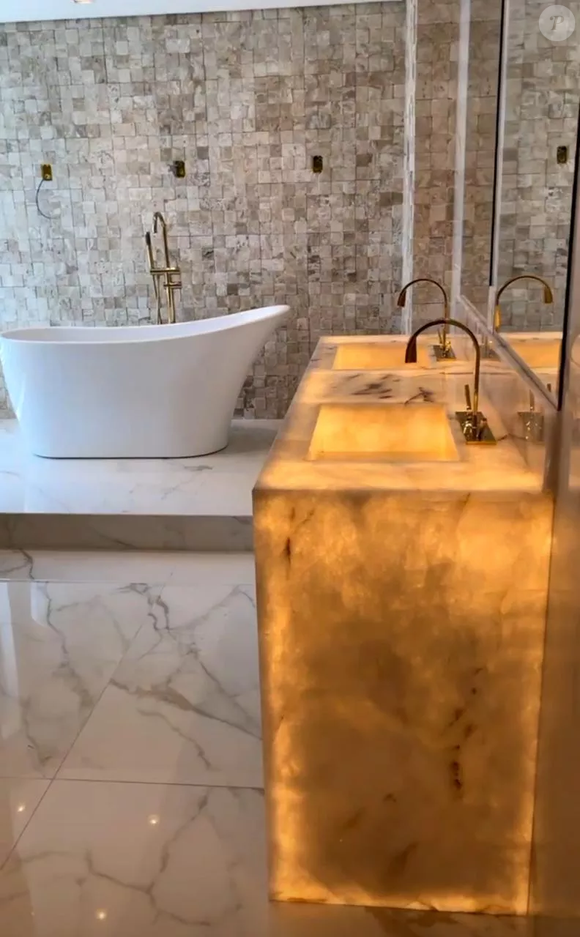 Foto: Banheiro do triplex de Zezé Di Camargo e Graciele Lacerda conta ...