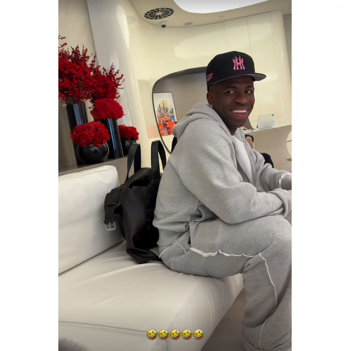 Foto: Vini Jr. foi resolver compromissos profissionais em Dubai ...