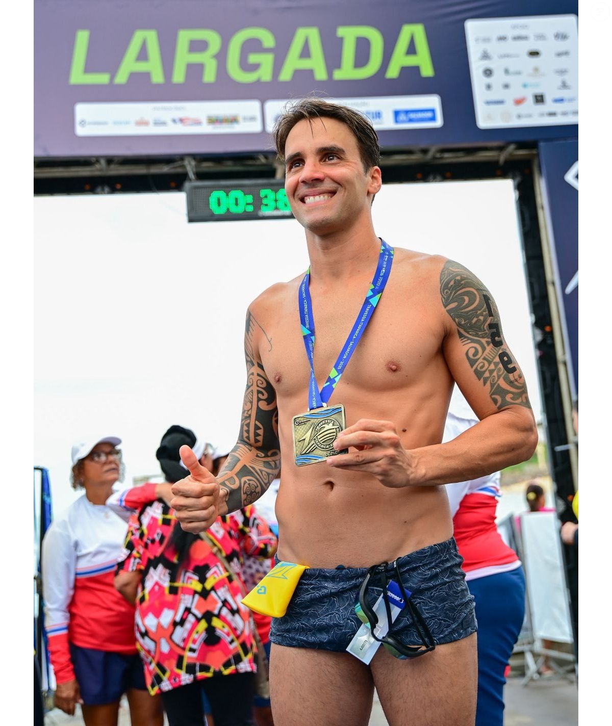 Foto: Corpo de Daniel Cady, só de sunga, rendeu muitos elogios de ...