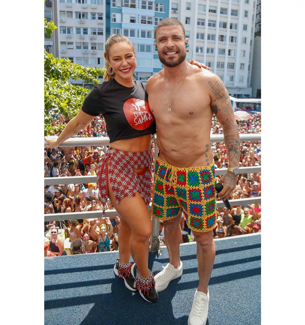 Foto: Paolla Oliveira e Diogo Nogueira posam juntos no trio em Copacabana; bloco atraiu milhares ...
