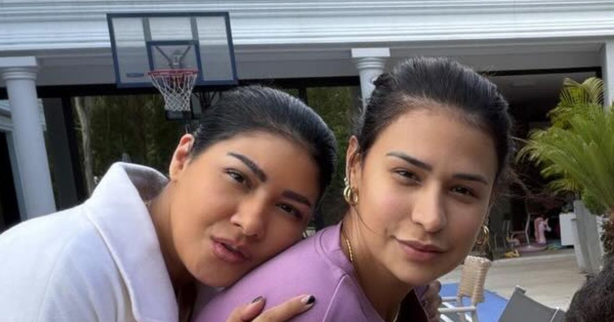 'O que fizeram com a cara da Simaria?': cantora canta com Simone Mendes ...