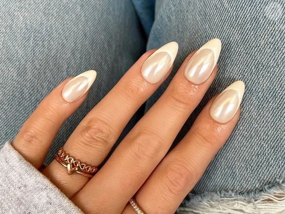 Unha cromada: 15 fotos de art nails brancas e com acabamento espelhado ...
