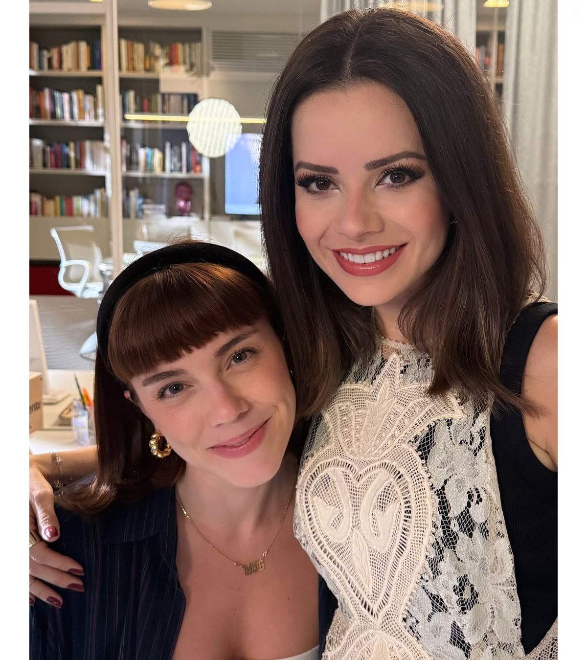 Foto: Sandy ao lado de Alice Wegmann em 2025 nos bastidores de 'Vale Tudo' - Purepeople