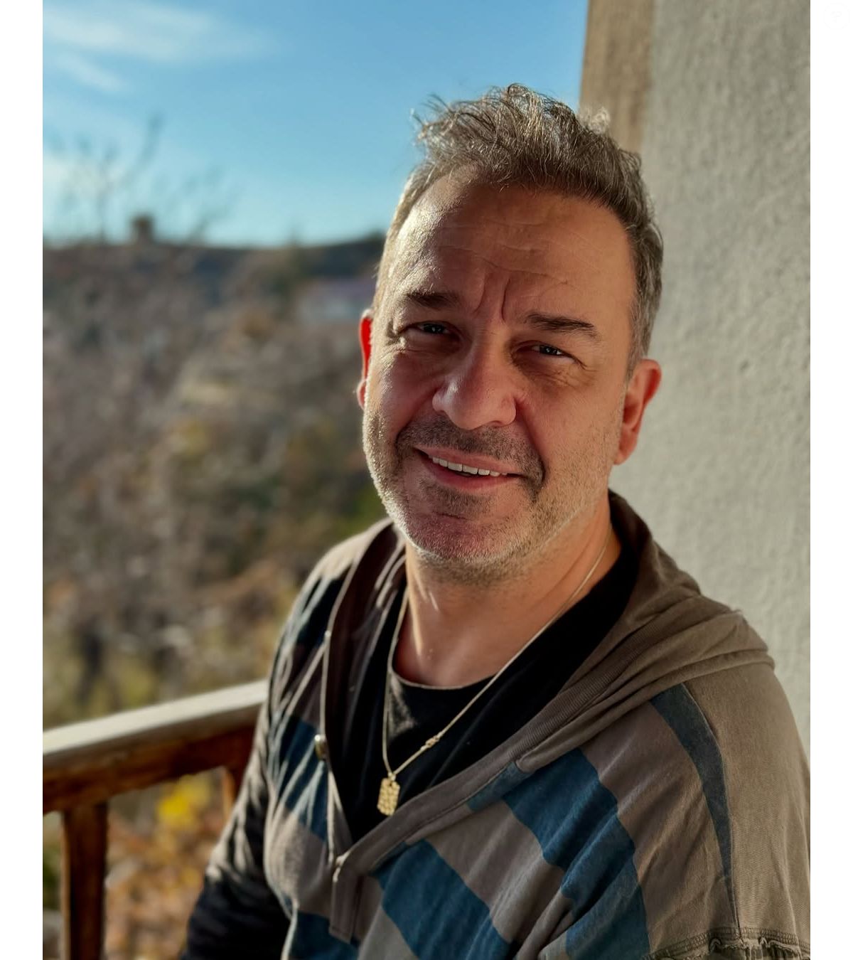 Foto: Murat Aygen como Tanju Korman: Um médico que representa os ...