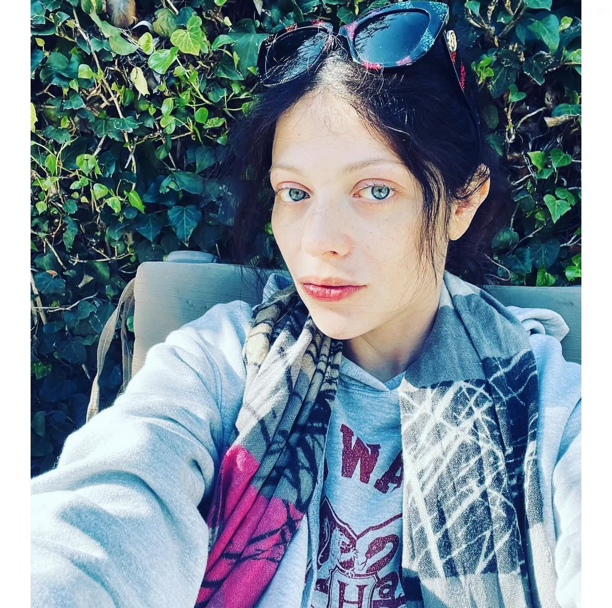 Foto: Michelle Trachtenberg, nesta foto sem maquiagem, estava muito ...