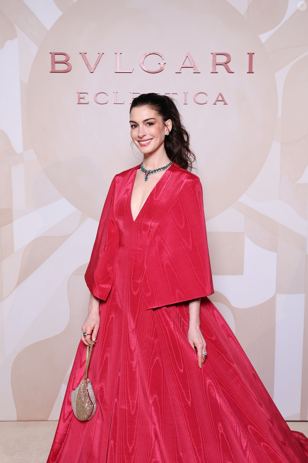 Foto: Anne Hathaway apostou em um vestido volumoso de alta-costura da ...