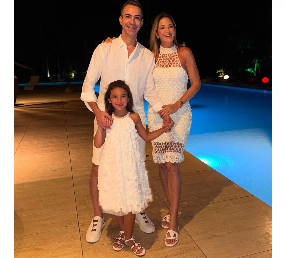 Foto: César Tralli está acompanhado de Tici, sua esposa, além da filha ...