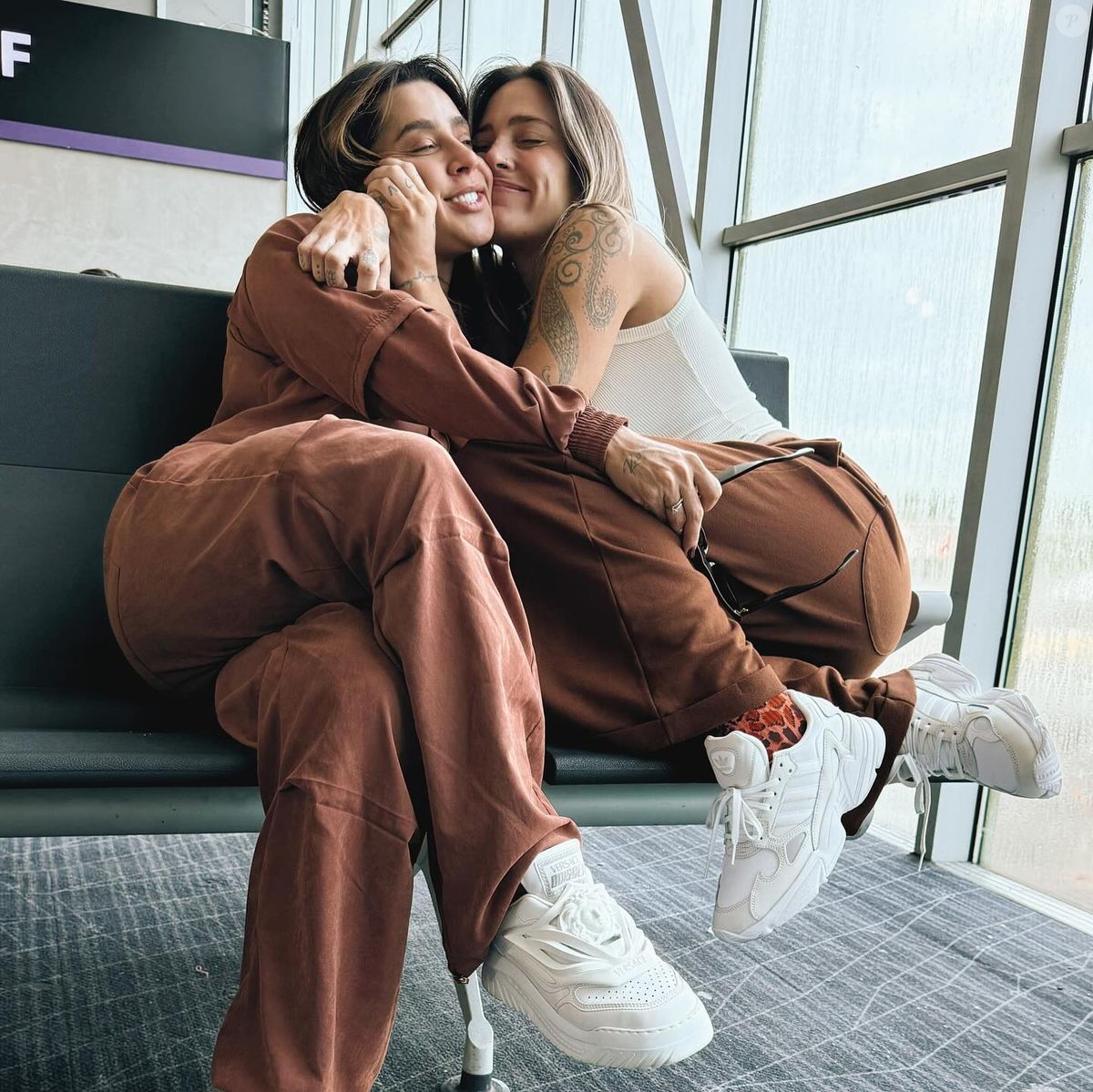 Foto: Há uma semana, o noivado de Tati Dias e Lauana Prado chegou ao ...